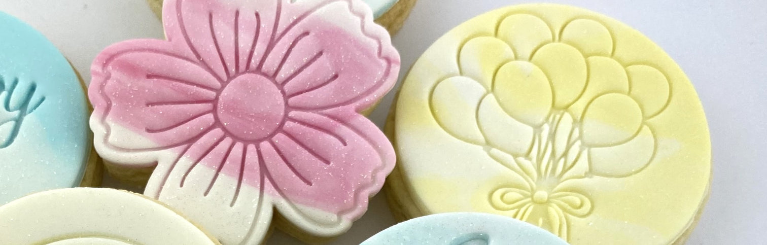 Sweet Caroline | Gingerbread Houses | Custom Cookies and Cupcakes ...